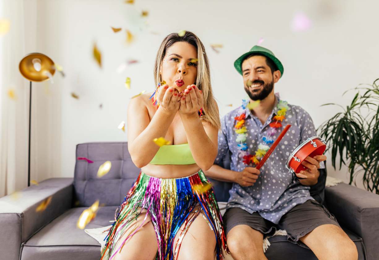 Brasileiros querem ficar em casa no Carnaval pós-pandemia - CM