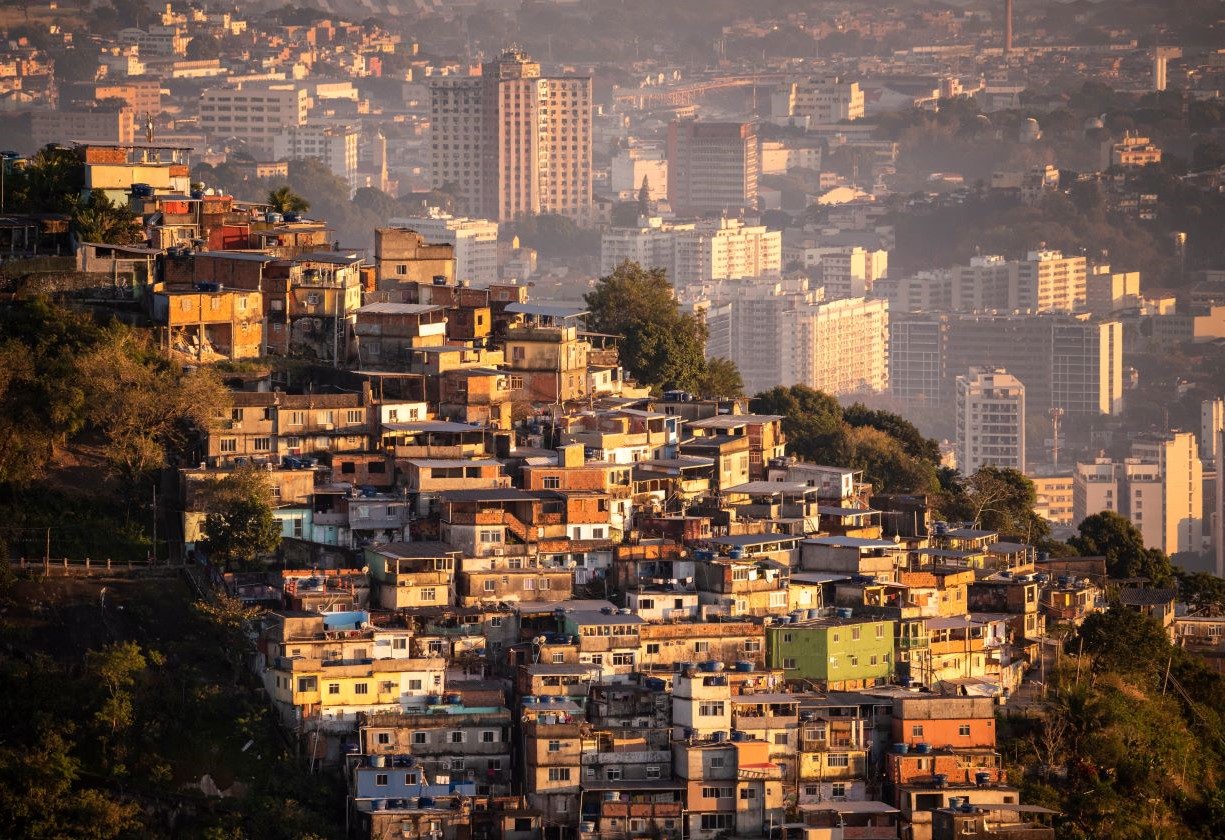 Moradores das favelas são beneficiados por iniciativa local