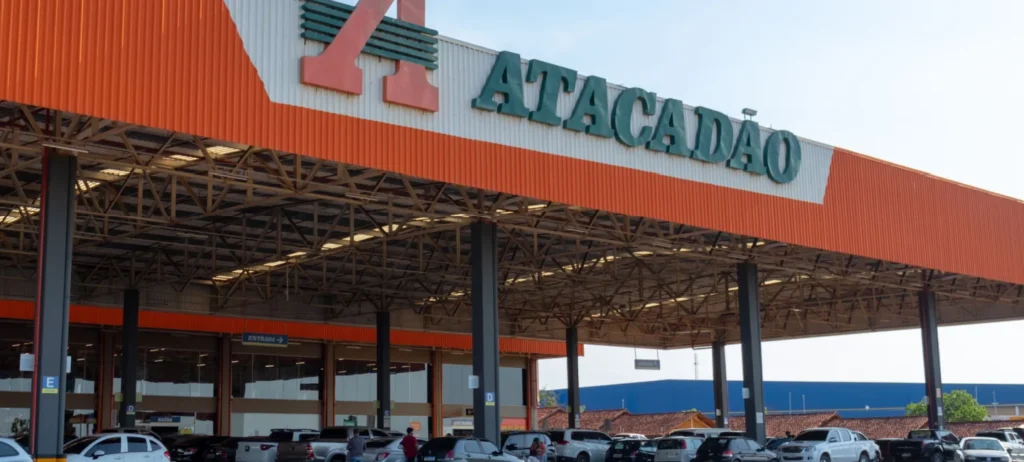 Carrefour transformará 40 hipermercados em Atacadão - CM